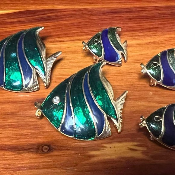 Jewelry | Vintage Angelfish Brooch Pin School Of Fish Blue Green Gold ...